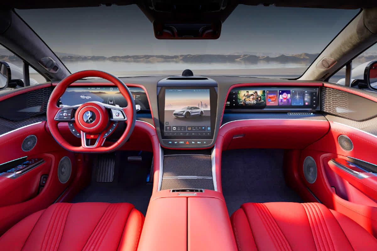 “한번에 720km 주행”.. 마침내 출시되는 ‘1,300마력’의 프리미엄 전기 세단 - 네이트뷰