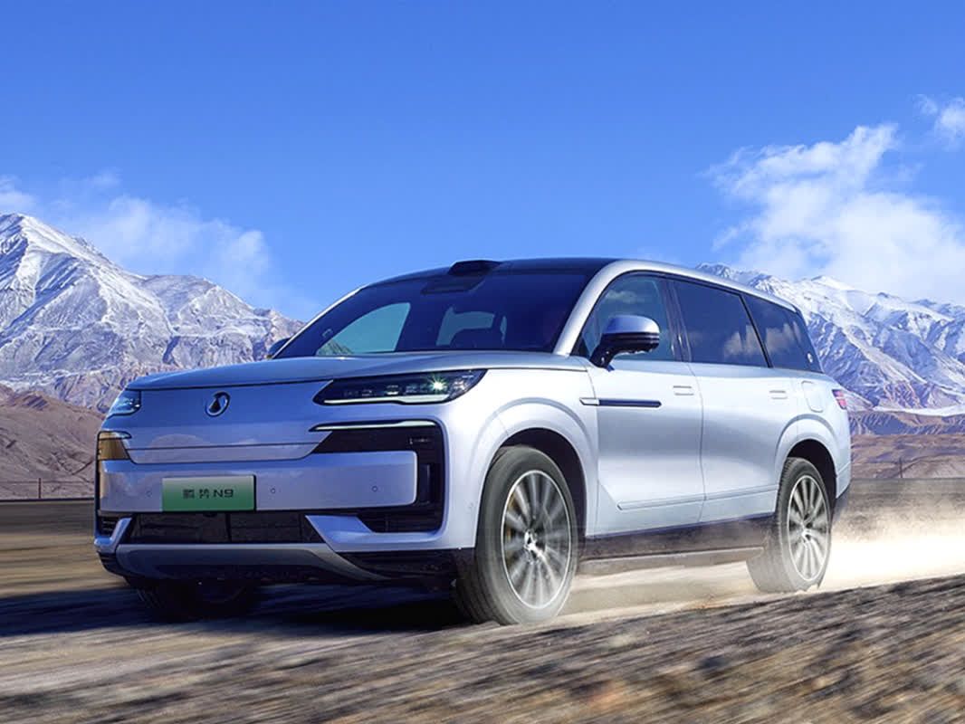 “1,300km 주행거리, 프리미엄 SUV 등장” … 925마력의 매력, 가격 보고 ‘깜짝’ - 네이트뷰